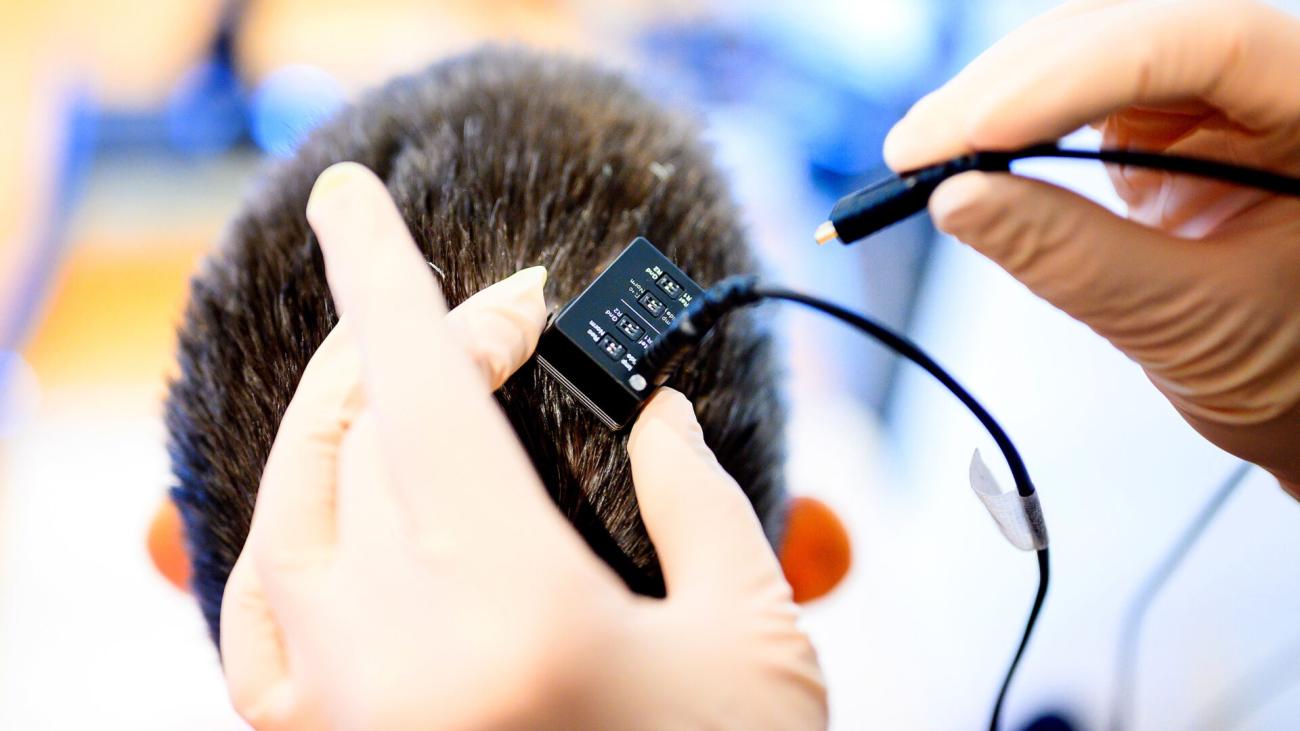 Brain-computer interface restores natural speech after paralysis ...